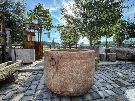 Alte Brunnen - Antike Brunnen - historische Brunnen - Brunnen alt ...