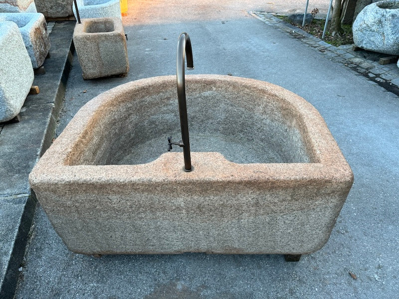 Steinbrunnen für den Garten - aus Granit - mit oder ohne Wasserhahn ...